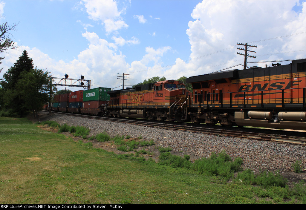 BNSF 4835